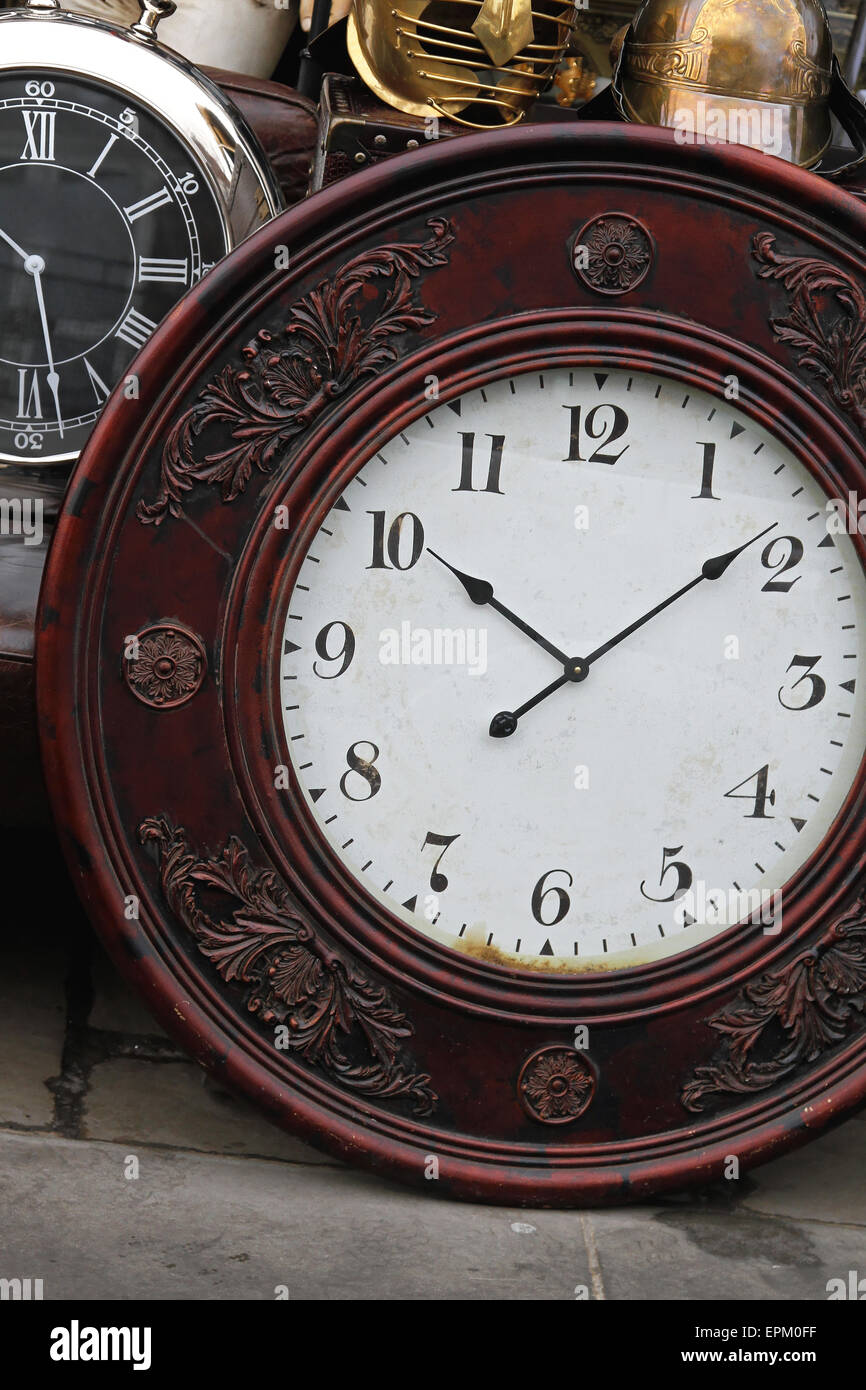 Big wooden clock hi-res stock photography and images - Alamy
