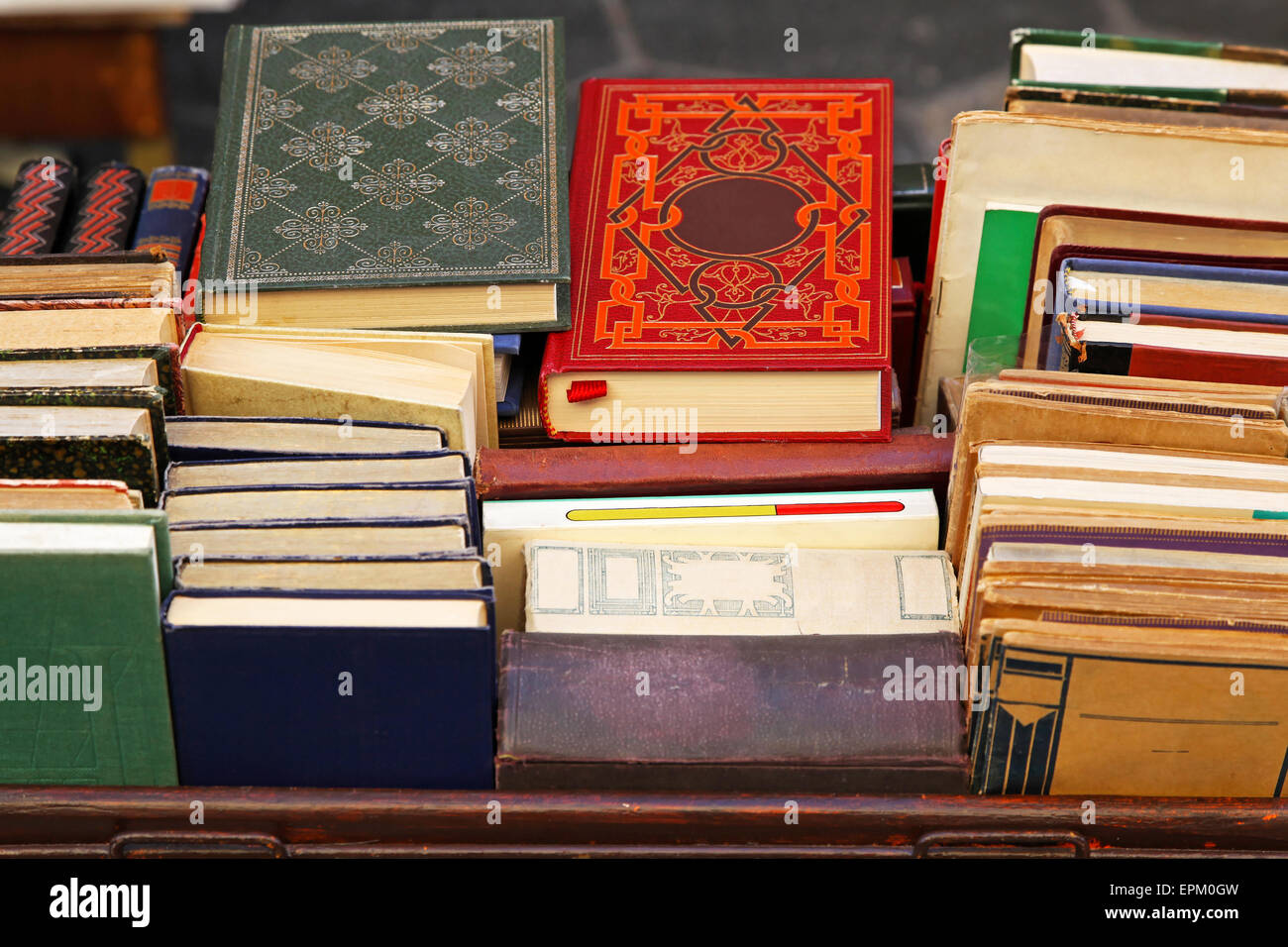 Second hand books at antique market Stock Photo - Alamy