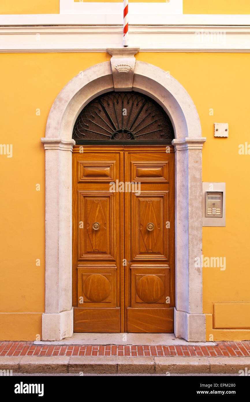 Arch door hi-res stock photography and images - Alamy
