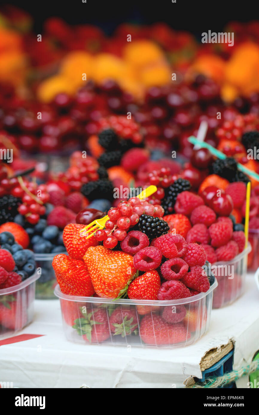 Box of mixed berries hi-res stock photography and images - Alamy