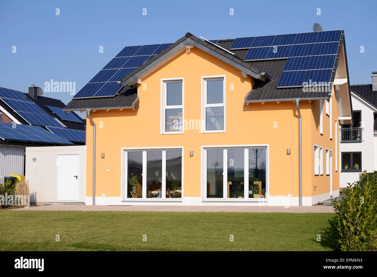 Germany, Grevenbroich, new built one-family house with solar panels on ...