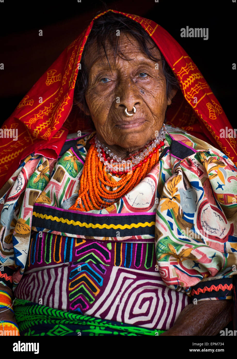 Guna indian women hi-res stock photography and images - Alamy