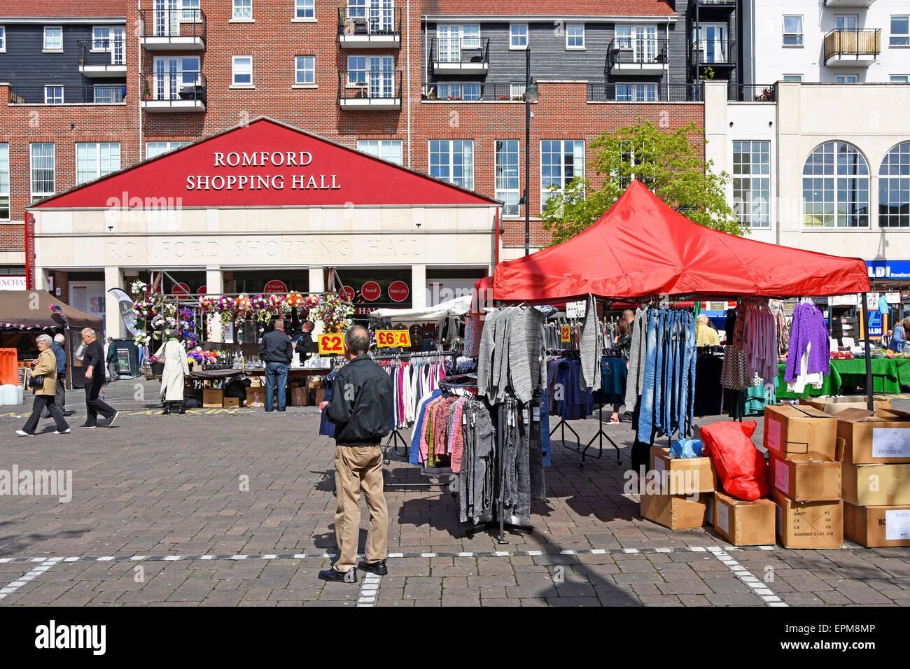 Hall stalls people shopping hi-res stock photography and images - Alamy
