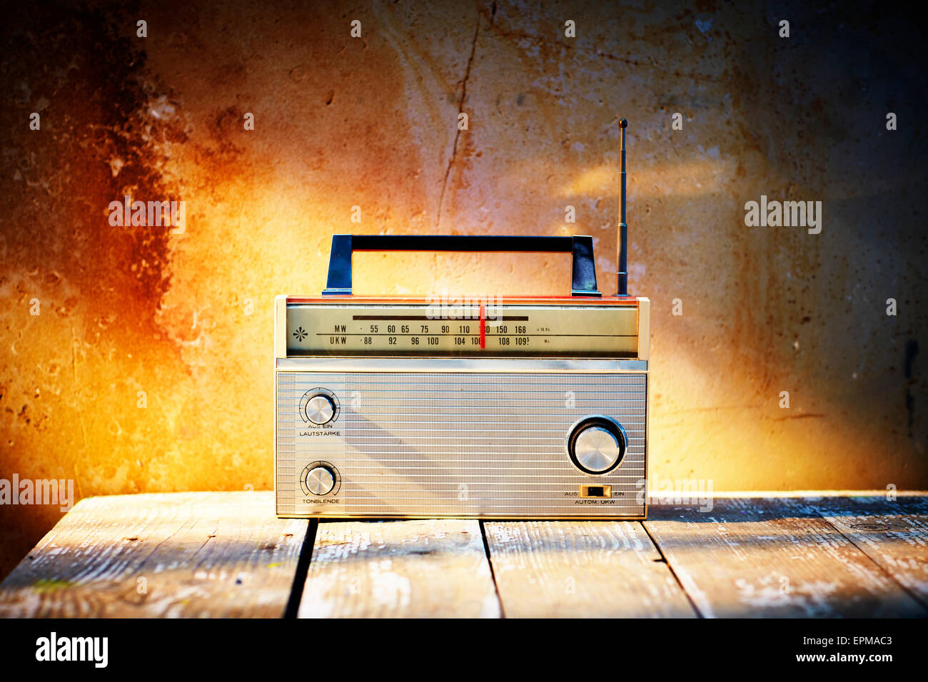 Old radio scale hi-res stock photography and images - Alamy