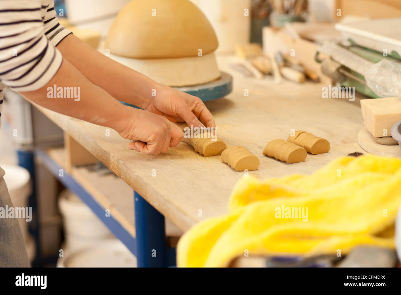 Pottery cutting clay close hi-res stock photography and images - Alamy
