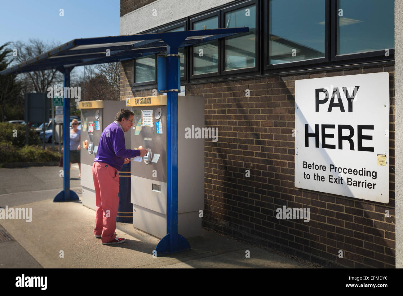 Man using car park pay on foot paystation Stock Photo - Alamy