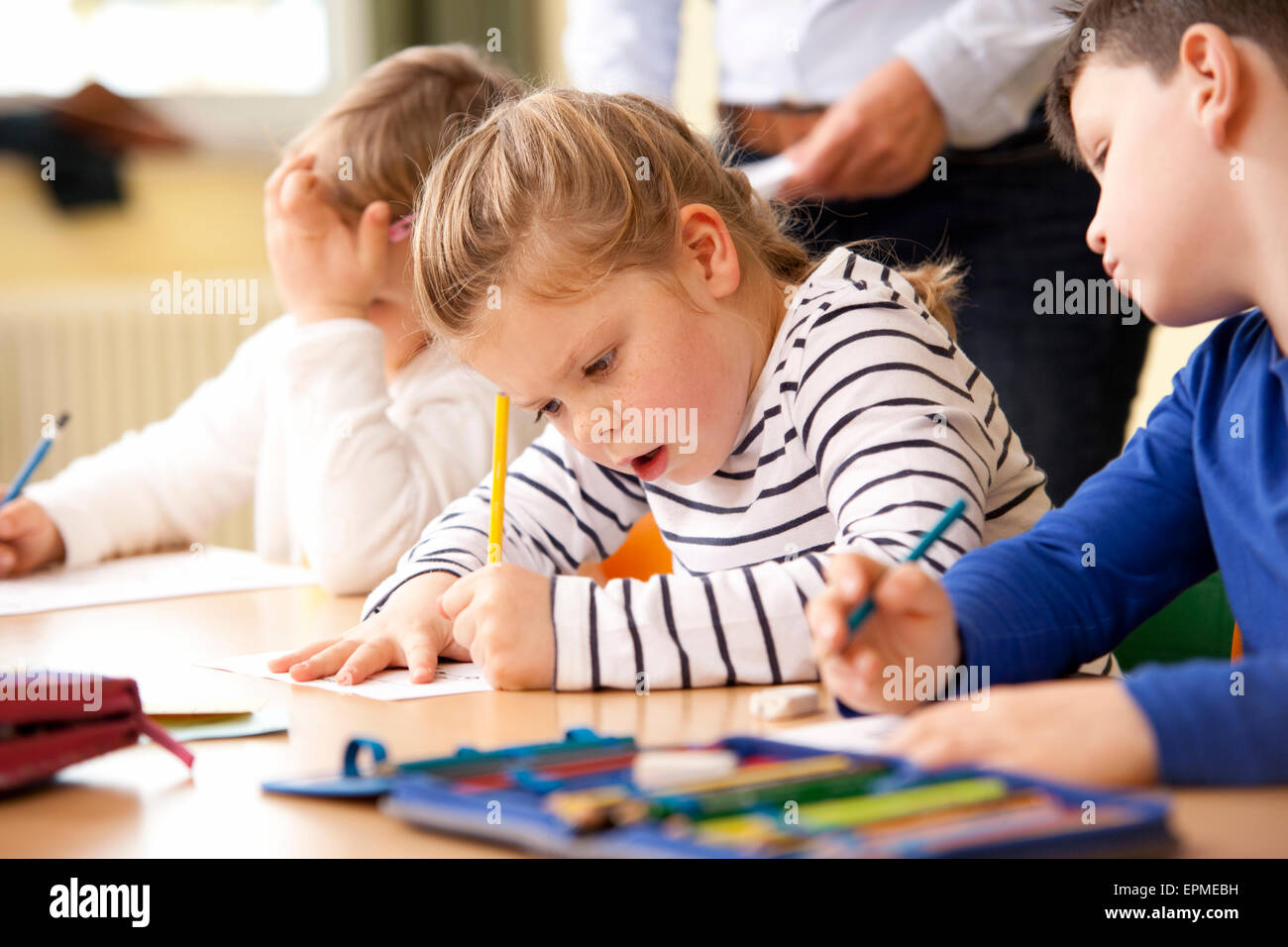 Pupils working on work sheets in classroom Stock Photo - Alamy
