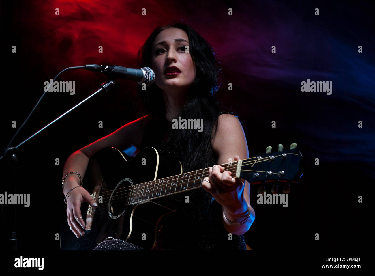 Lady guitarist hi-res stock photography and images - Alamy