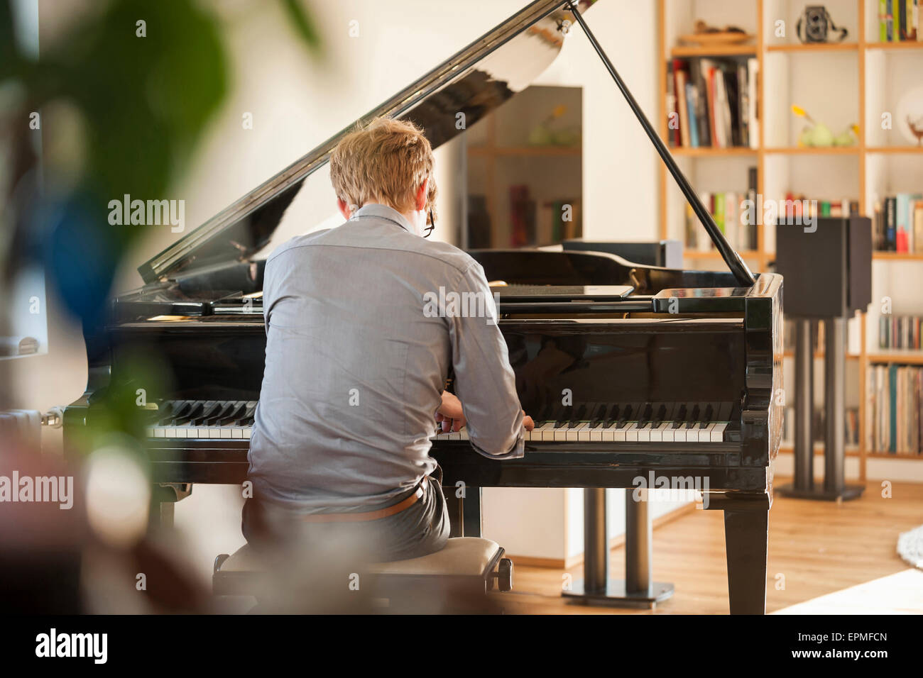 Man playing grand piano Stock Photo - Alamy