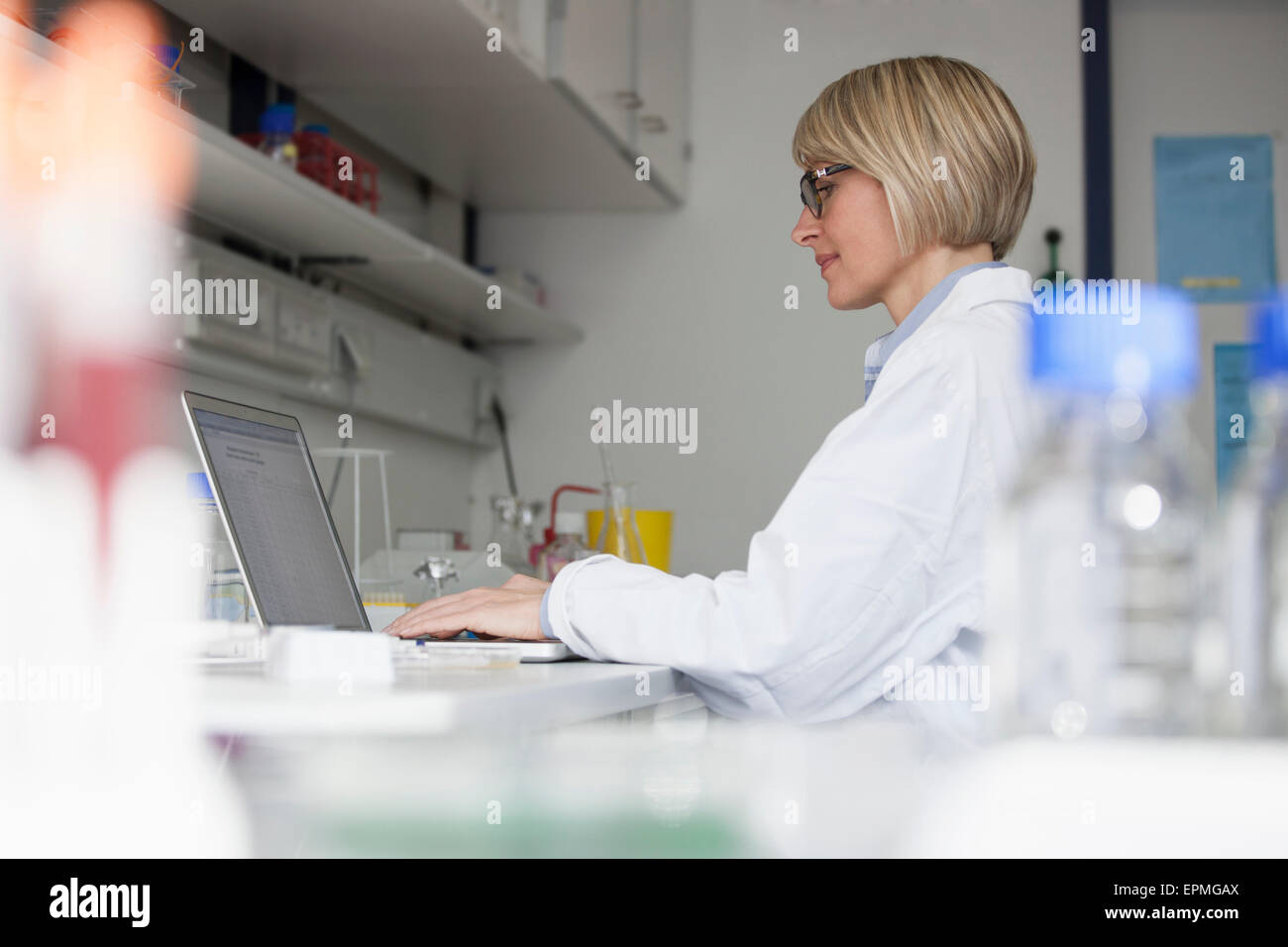 Connection laboratory hi-res stock photography and images - Alamy