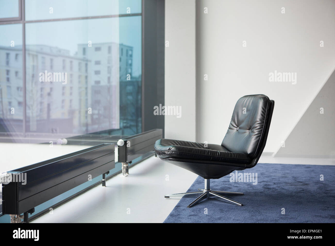 Modern leather chair hi-res stock photography and images - Alamy