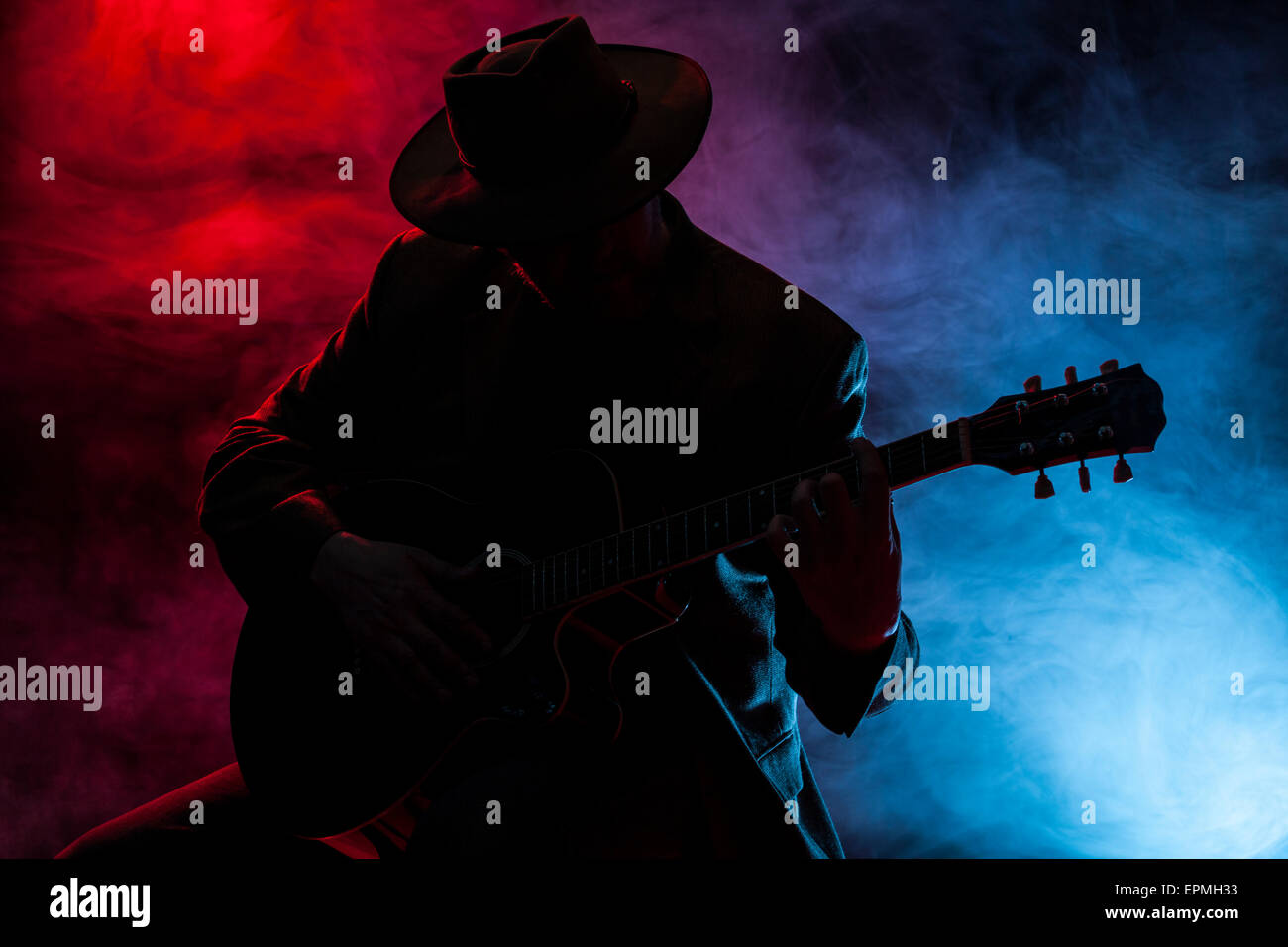 Acoustic guitar player sitting man hi-res stock photography and images ...