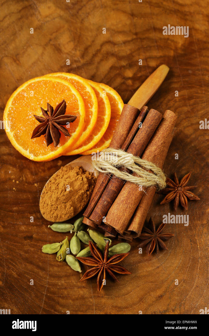 Star anise and cardamom hi-res stock photography and images - Alamy