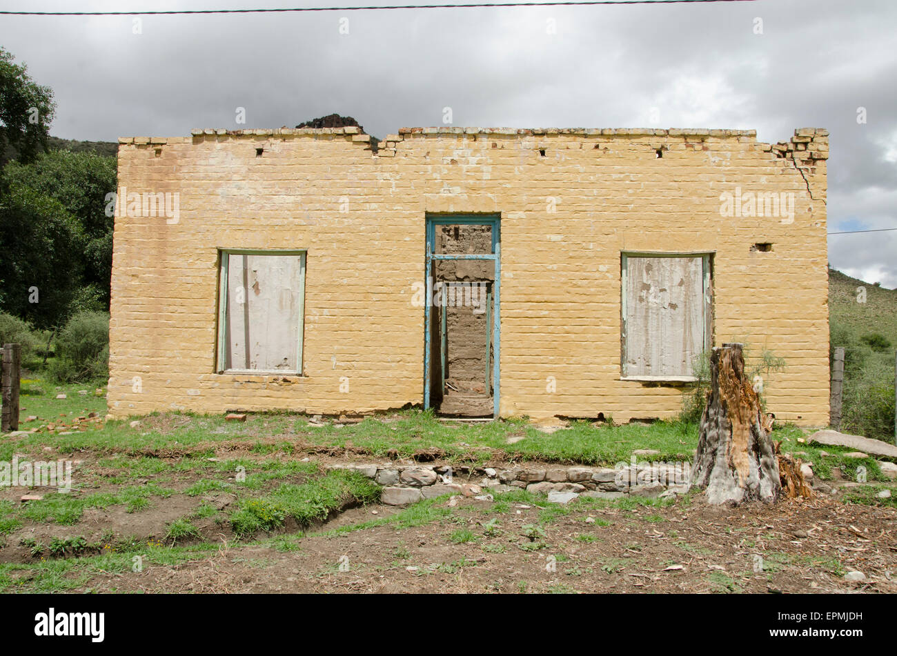 Broken down building hi-res stock photography and images - Alamy