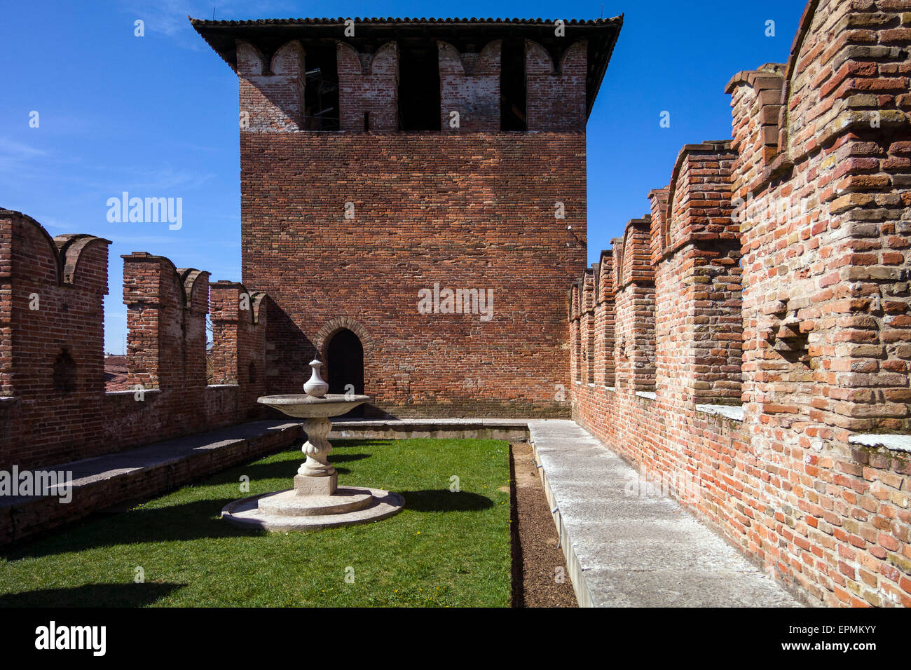 Castelvecchio - Old Castle - in Verona, northern Italy Stock Photo - Alamy