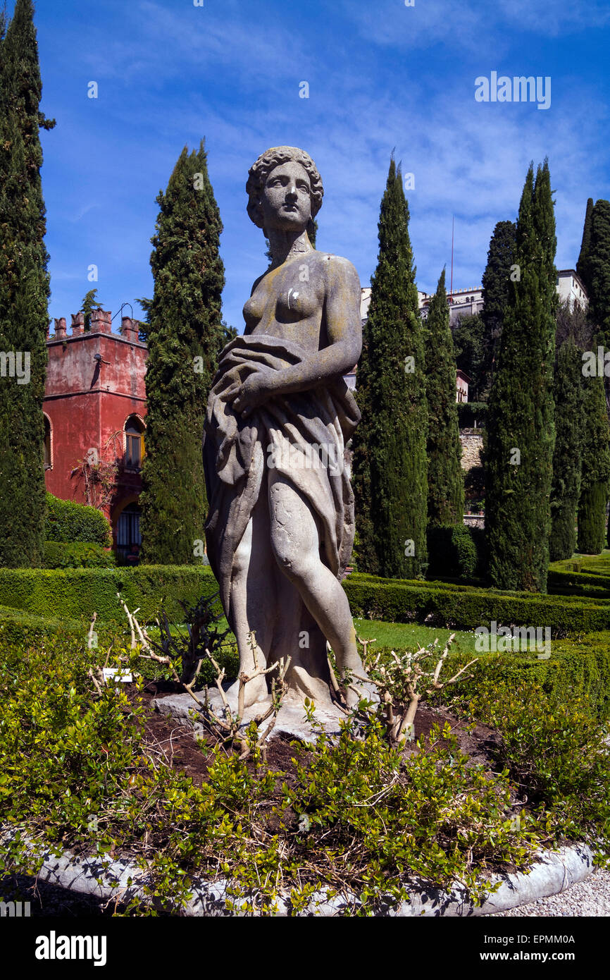 Classical statues hi-res stock photography and images - Alamy