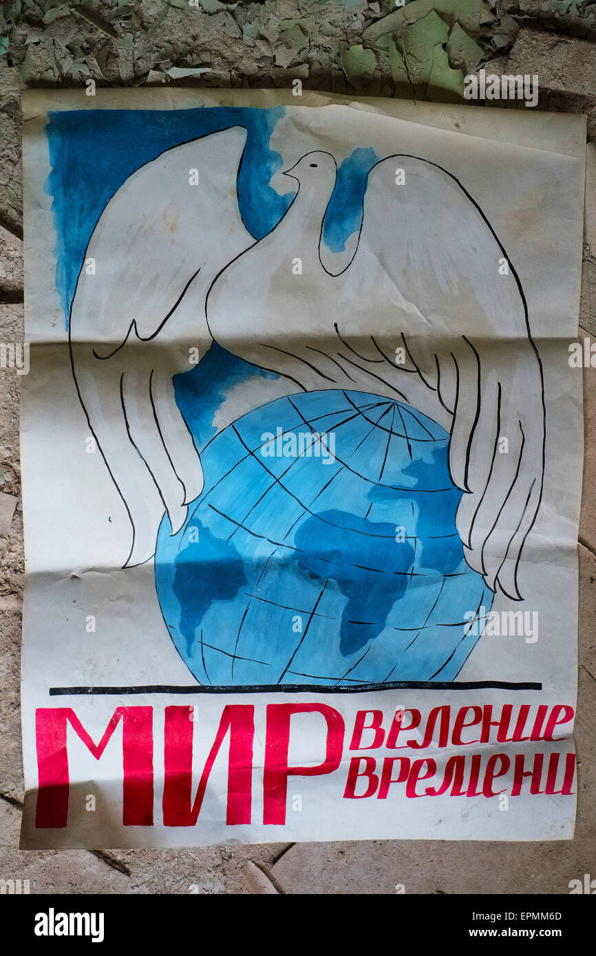 Dove poster hi-res stock photography and images - Alamy