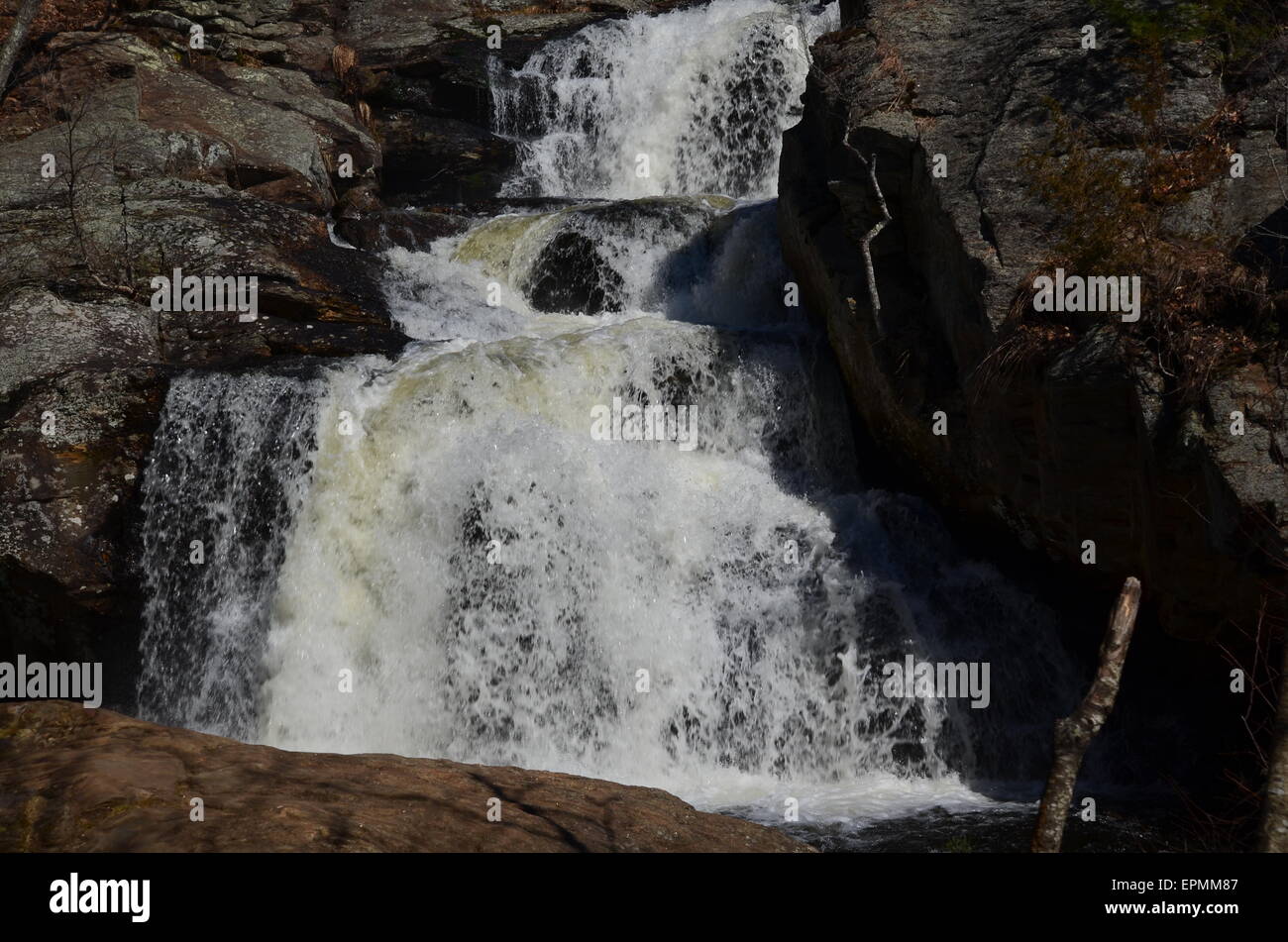 Rushing water cascading over rocks hi-res stock photography and images ...