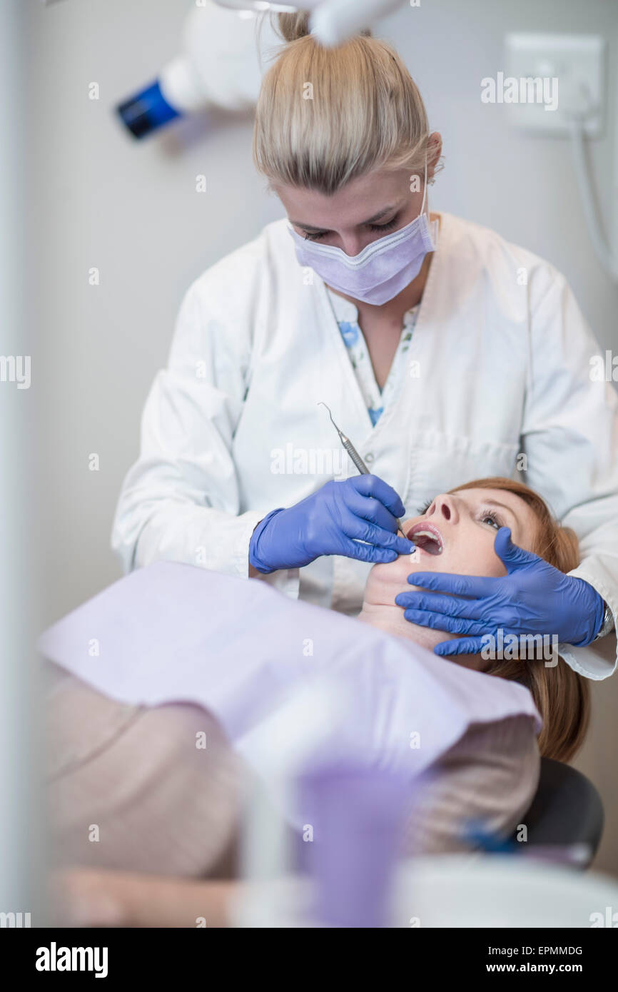 Dentist using dental explorer Stock Photo - Alamy