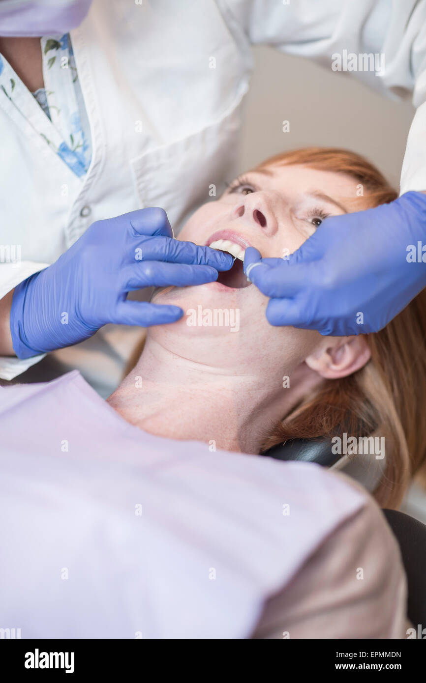 Floss teeth dentist hi-res stock photography and images - Alamy