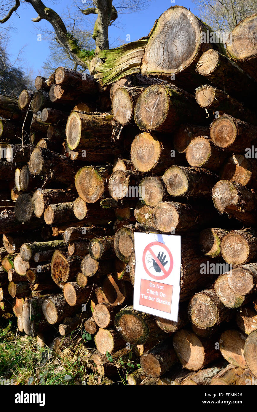 Savernake forest sign hi-res stock photography and images - Alamy