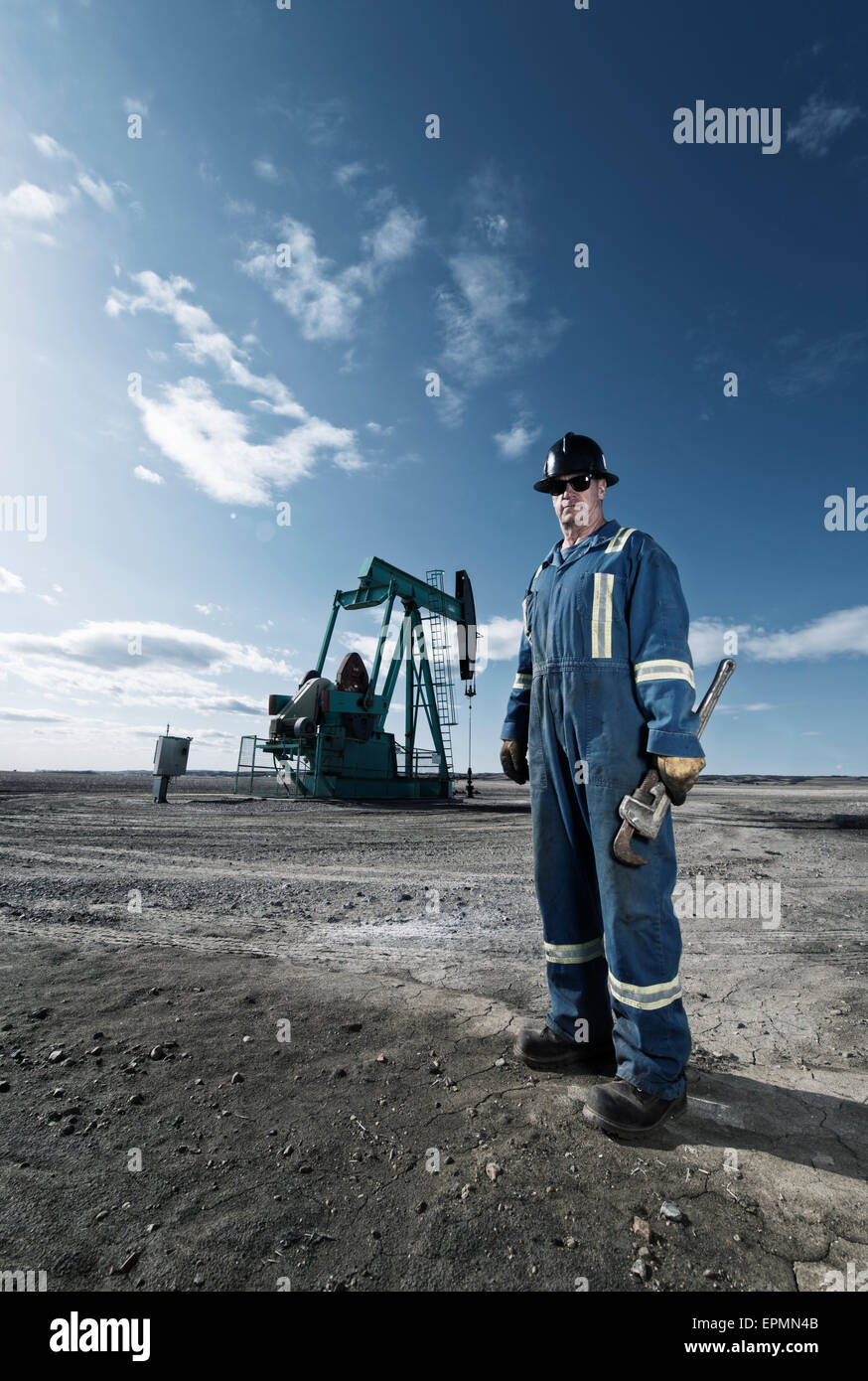 Oil rig and men hi-res stock photography and images - Alamy