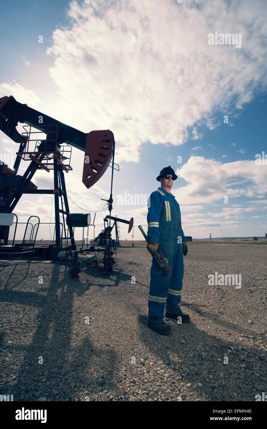 Oil rig and men hi-res stock photography and images - Alamy