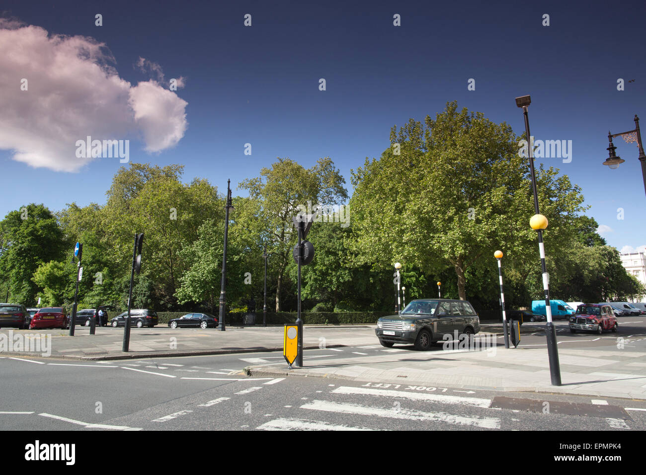 Belgrave Square which surrounds Belgrave Square Garden, Grosvenor ...