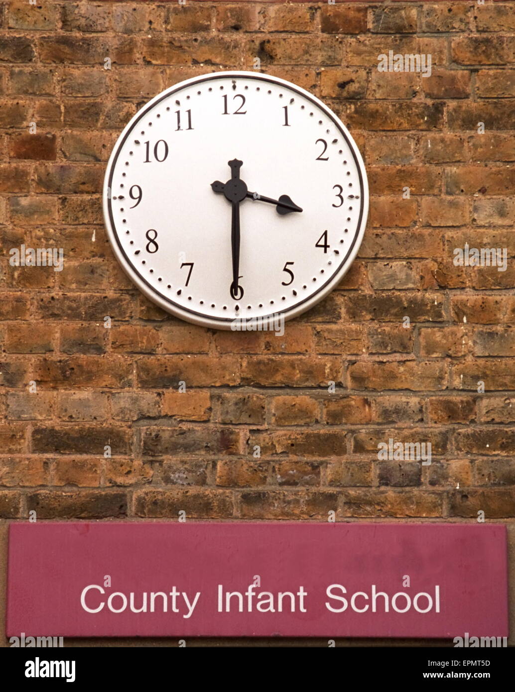 Home time for Primary School Children Stock Photo - Alamy