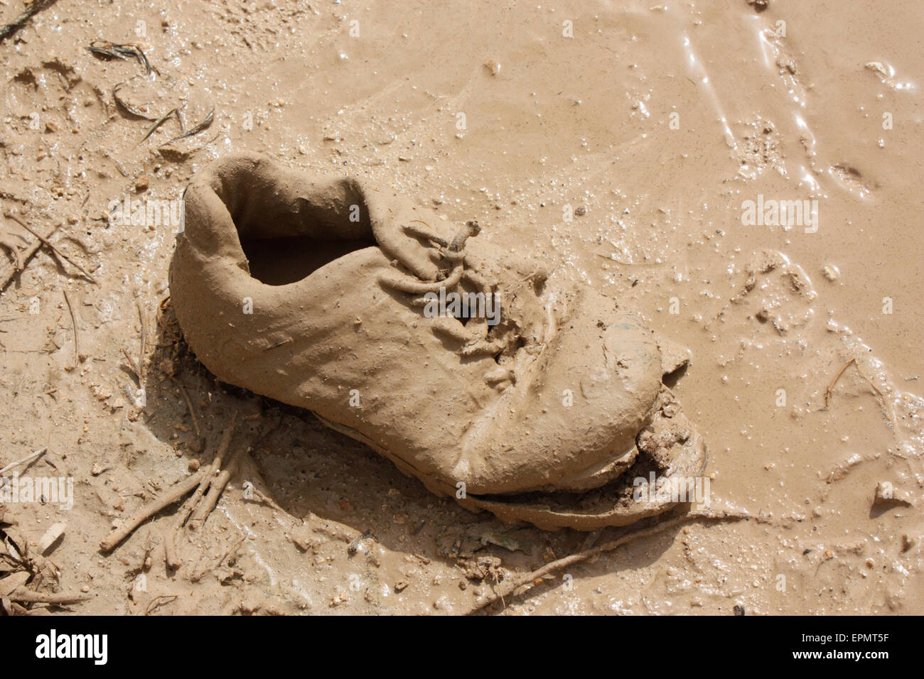 Litter rubbish shoe waste hi-res stock photography and images - Alamy