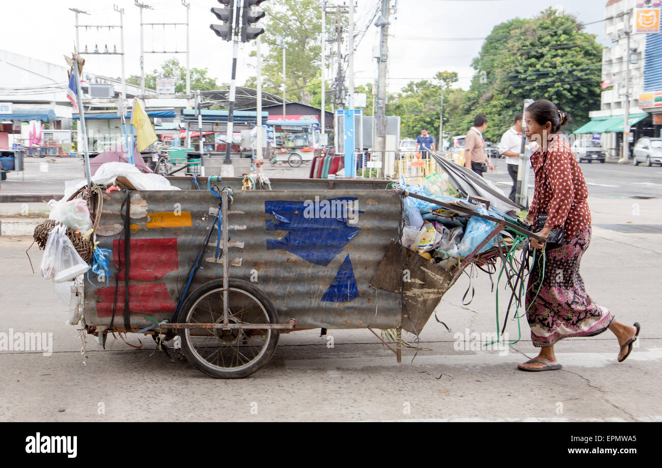Older woman thai street hi-res stock photography and images - Alamy