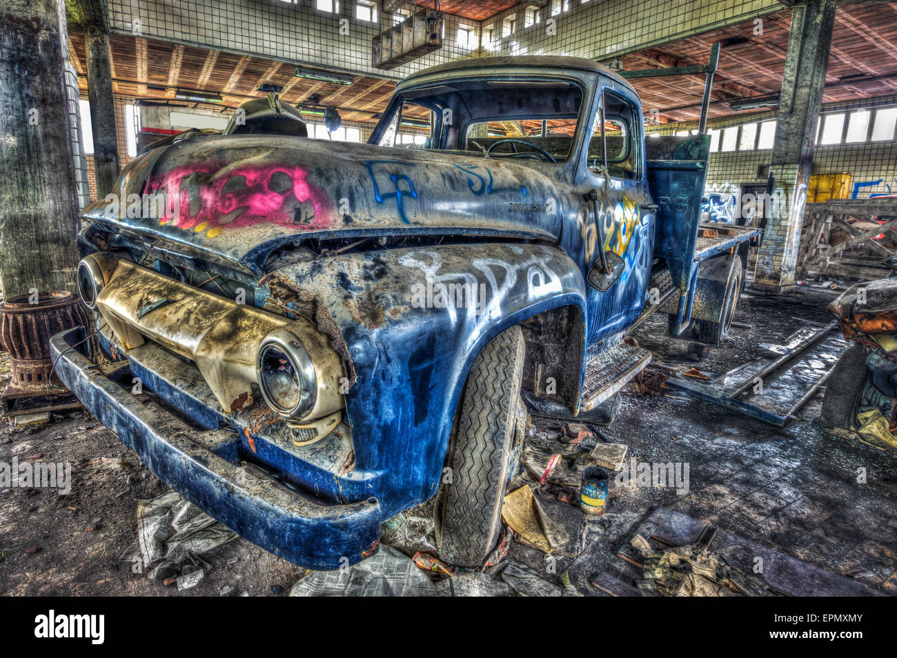 Old blue truck hi-res stock photography and images - Alamy