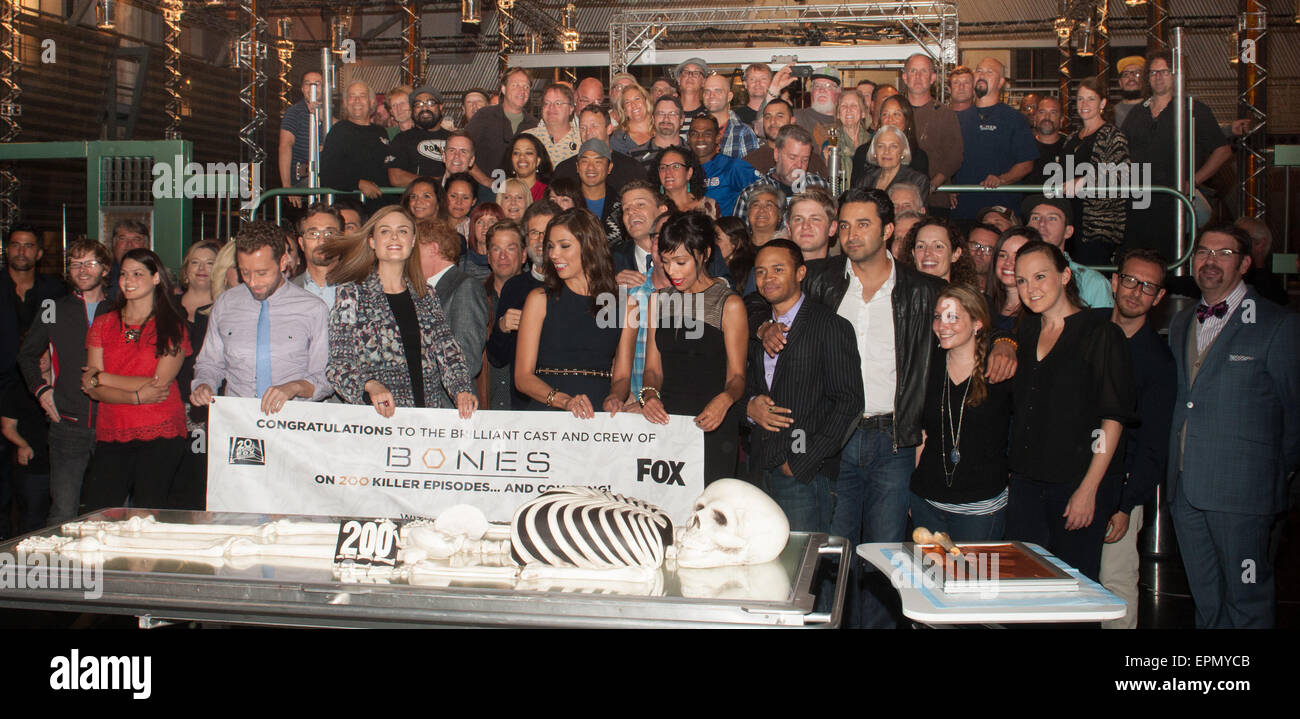 The cast and crew of FOX's hit show 'Bones' celebrate production of ...