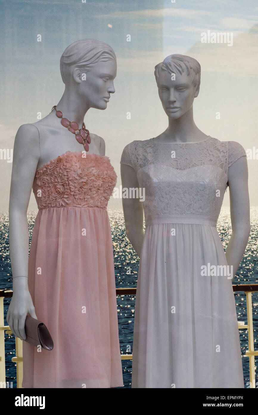 Shop window Display mannequins Stock Photo - Alamy