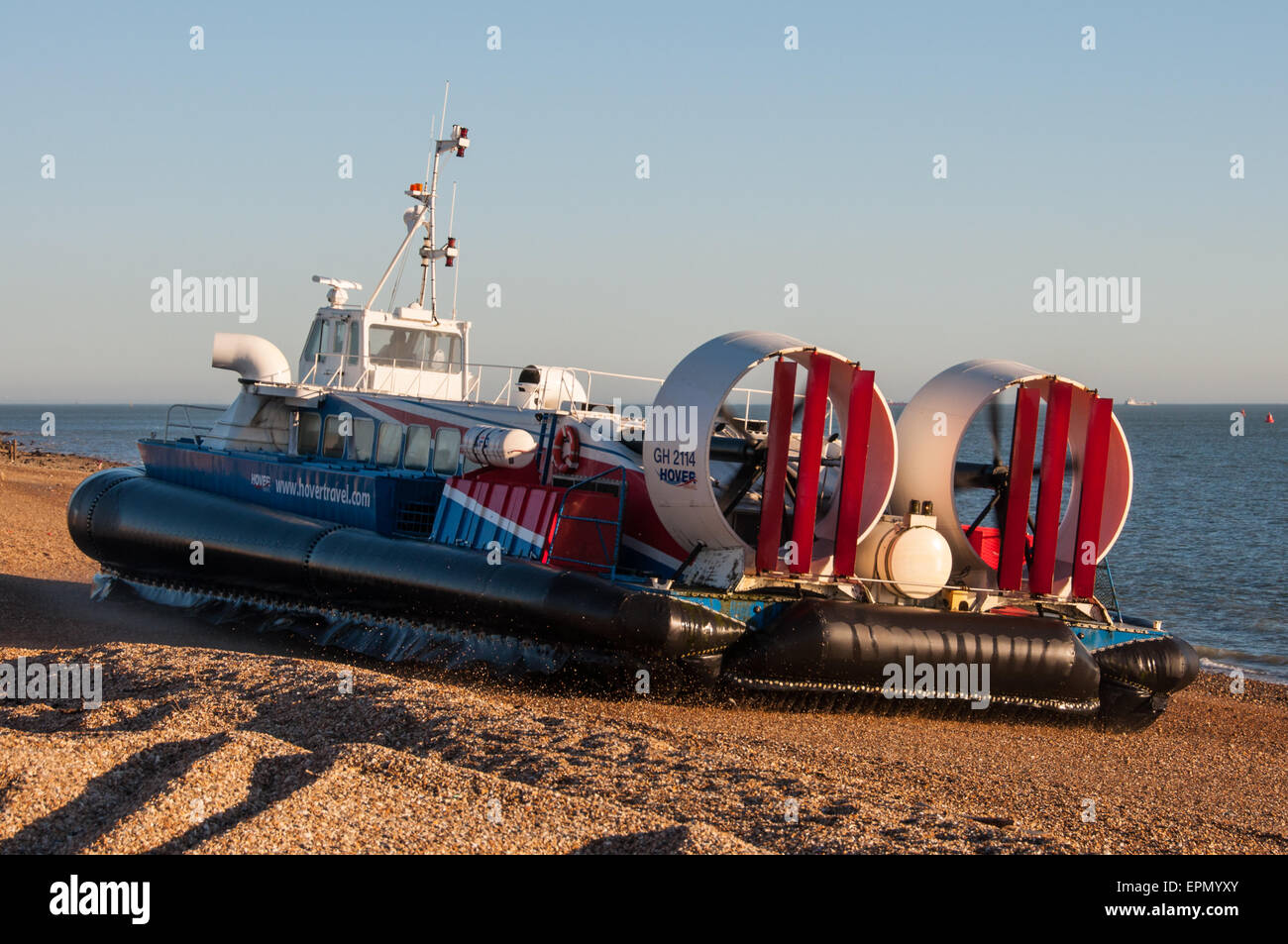 Freedom 90 hovercraft departing Portsmouth & Southsea Hovercraft ...