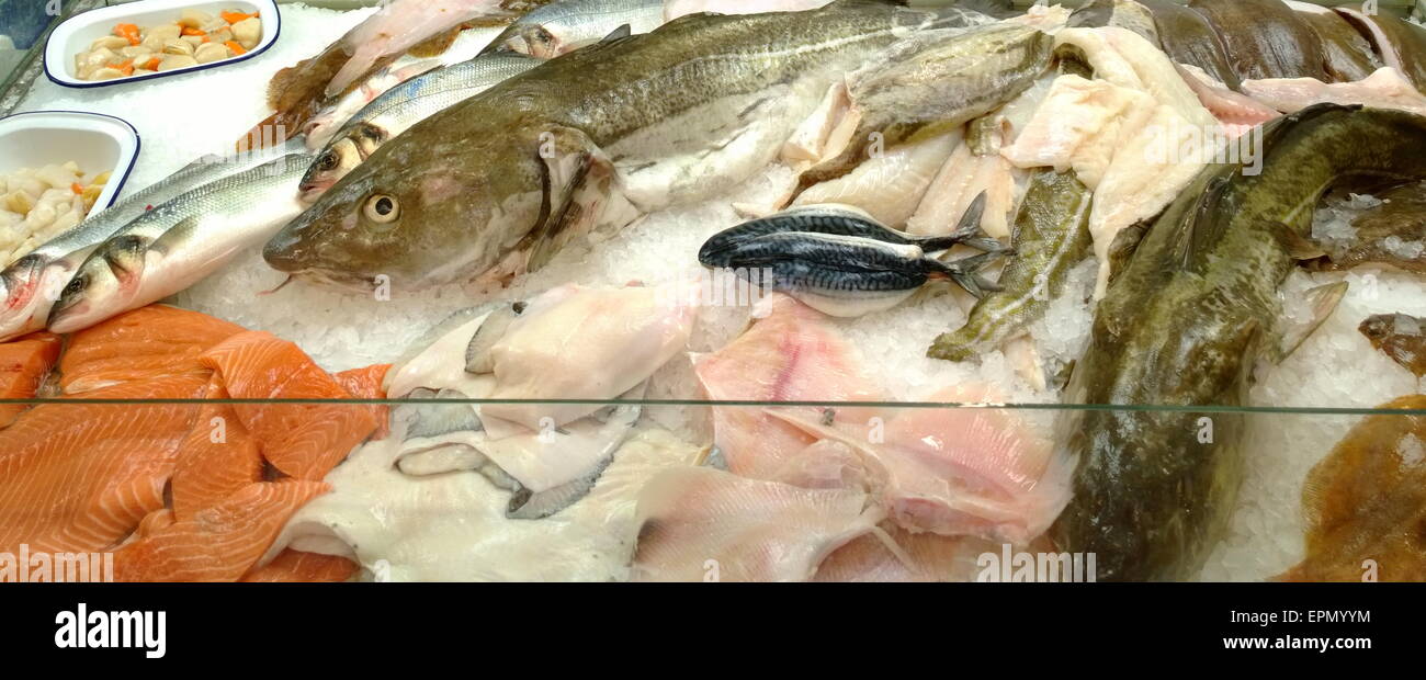 Fresh fish stand hi-res stock photography and images - Alamy