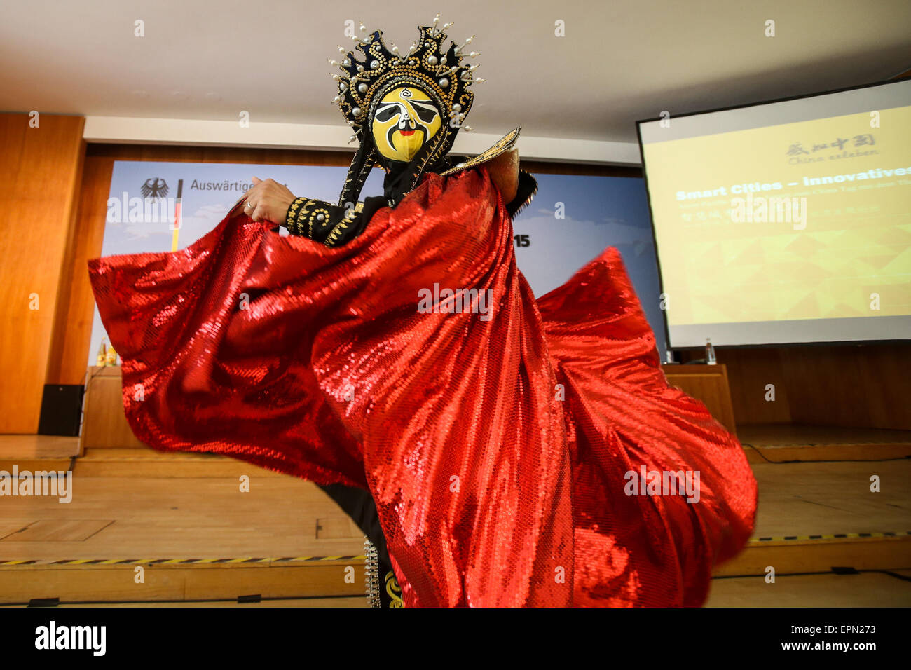 Exchanging experiences hi-res stock photography and images - Alamy