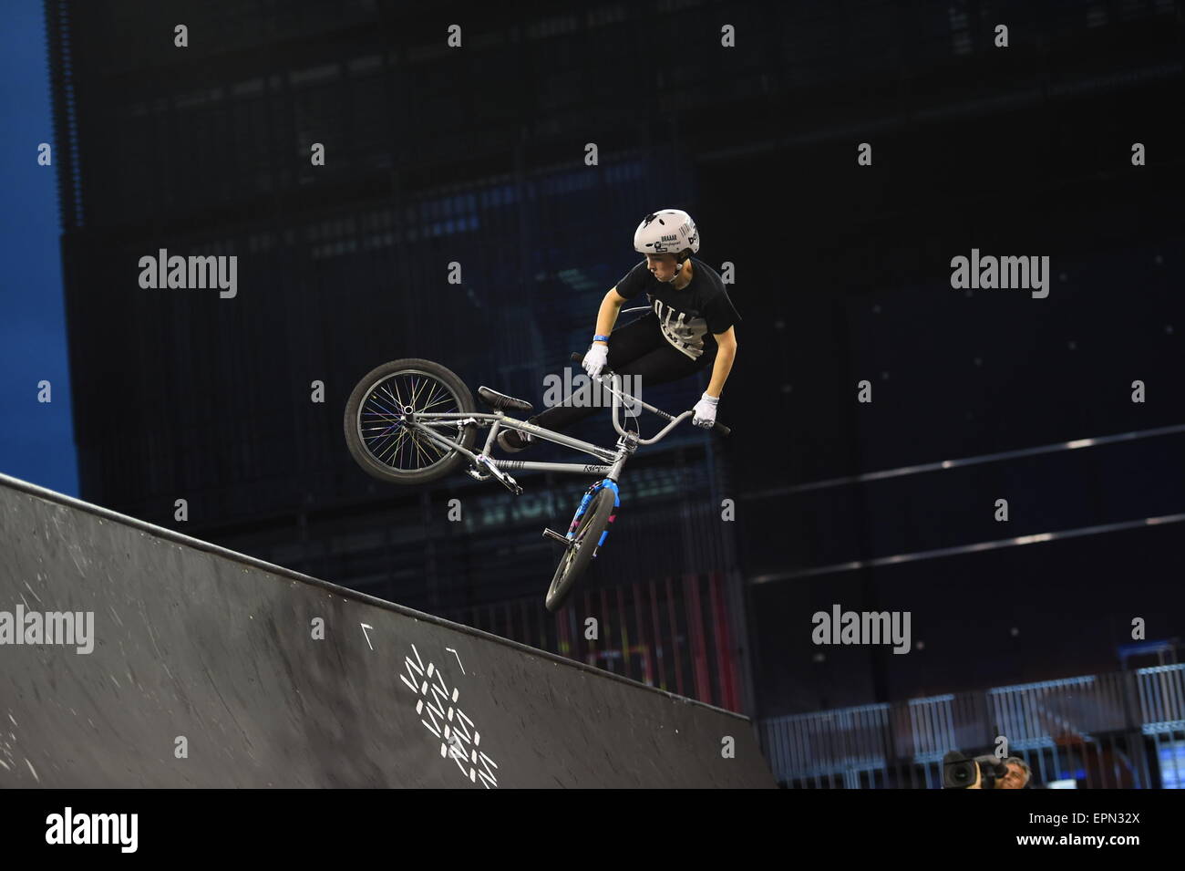 Illustration BMX Spine Ramp - 14.05.2015 - Festival international des ...