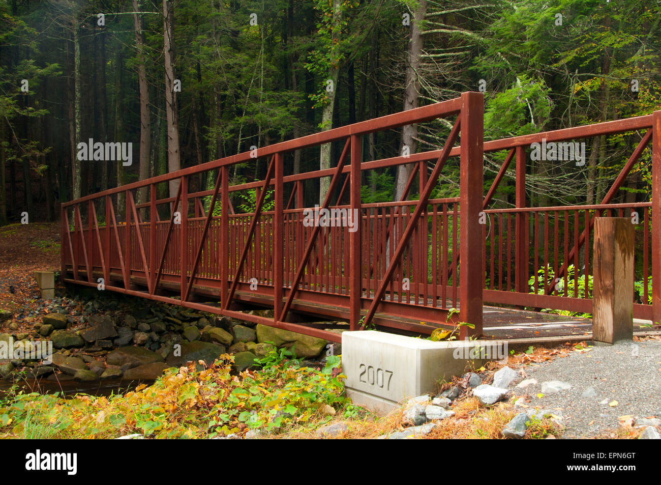 Hiking trail bridge hi-res stock photography and images - Alamy