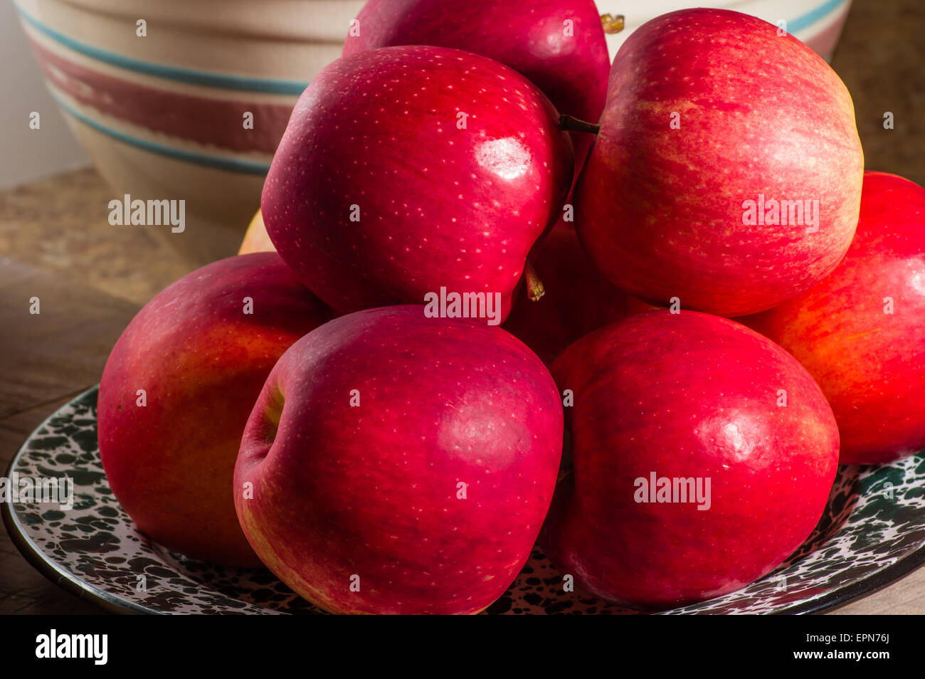 Red ceramic apple hi-res stock photography and images - Alamy
