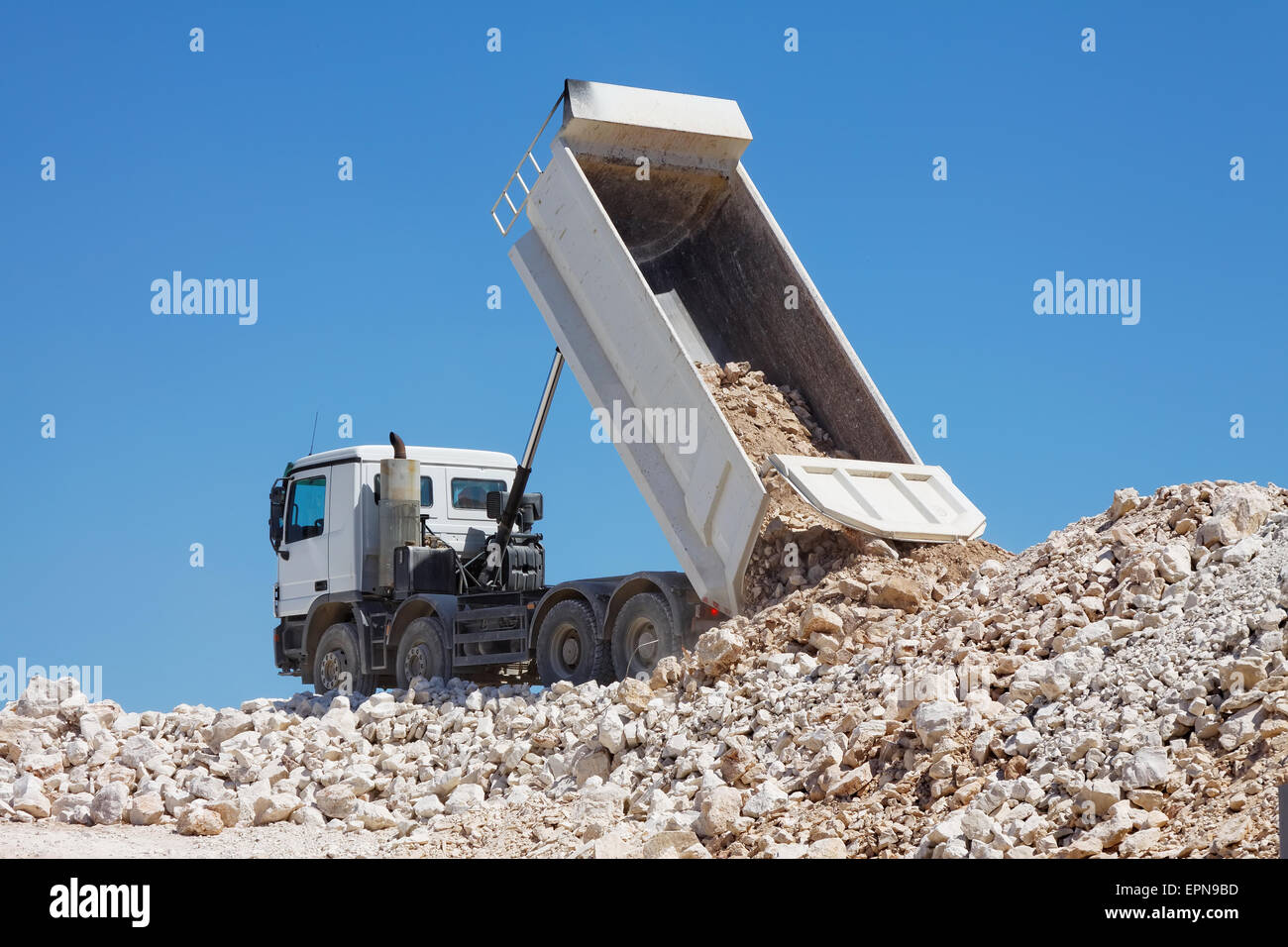 tipper truck unload crushed rocks Stock Photo - Alamy