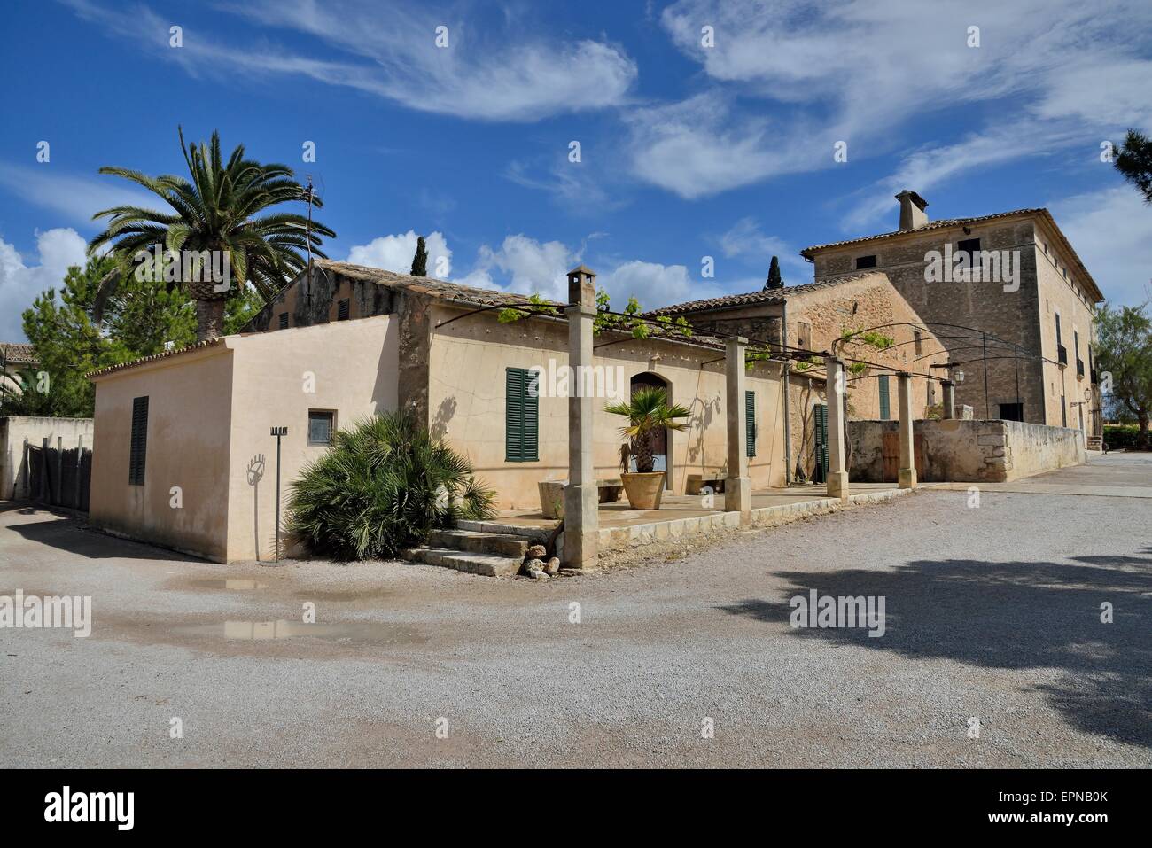 Building wine bar hi-res stock photography and images - Alamy