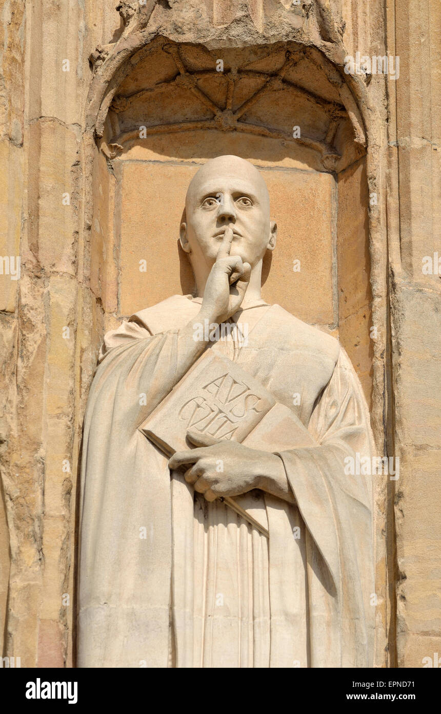 Norwich, Norfolk, England. Norwich Cathedral (1096-1145) Statue by the ...