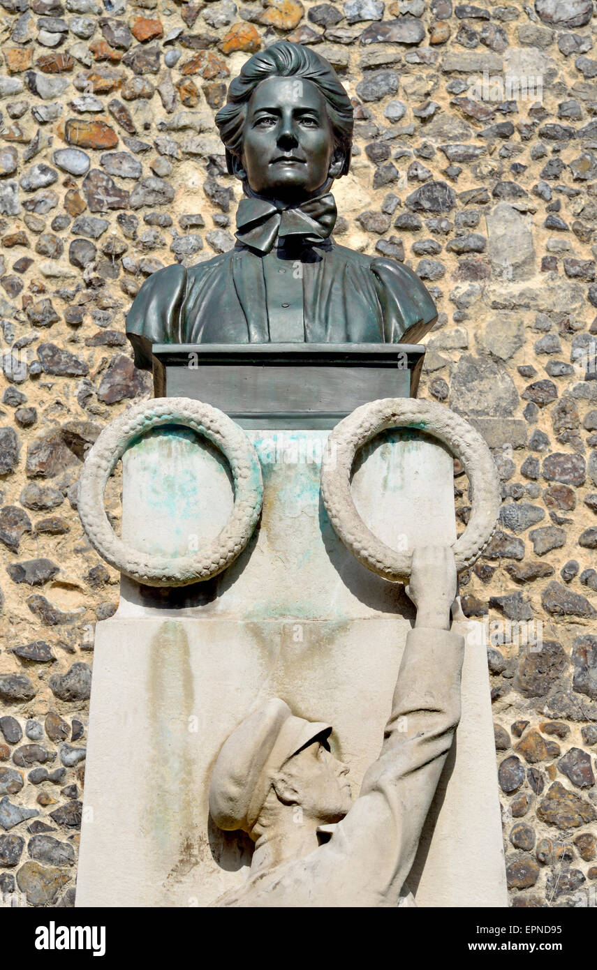 Edith cavell statue norwich hi-res stock photography and images - Alamy