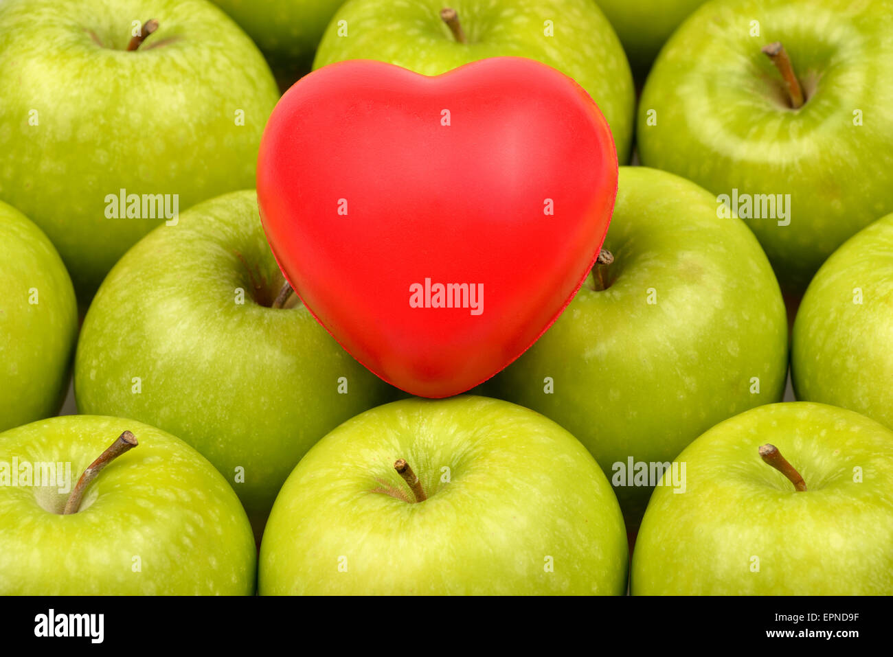 Green Apple , Heart Shape , Healthy Eating Stock Photo - Alamy
