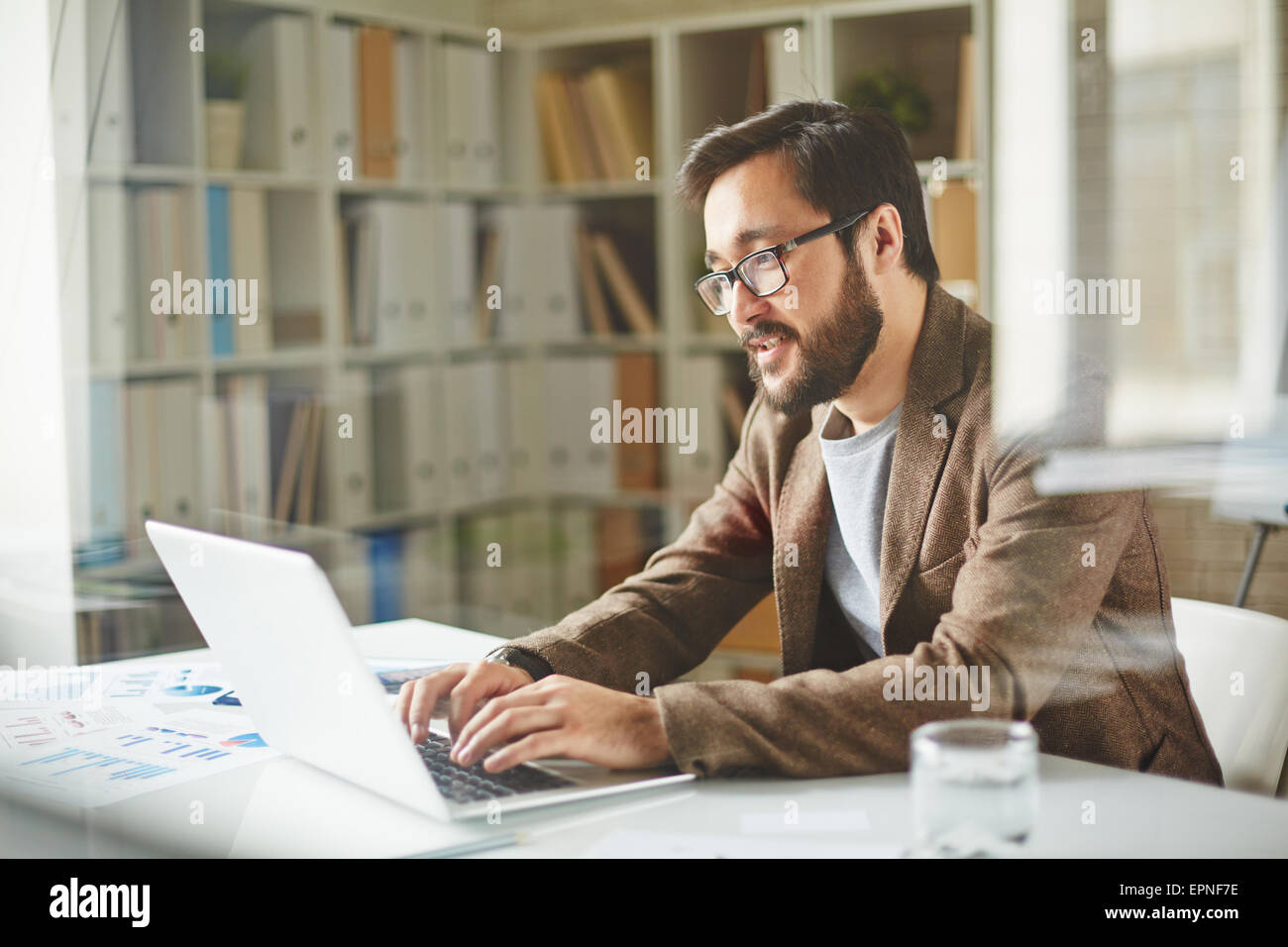 Young businessman typing in office Stock Photo - Alamy