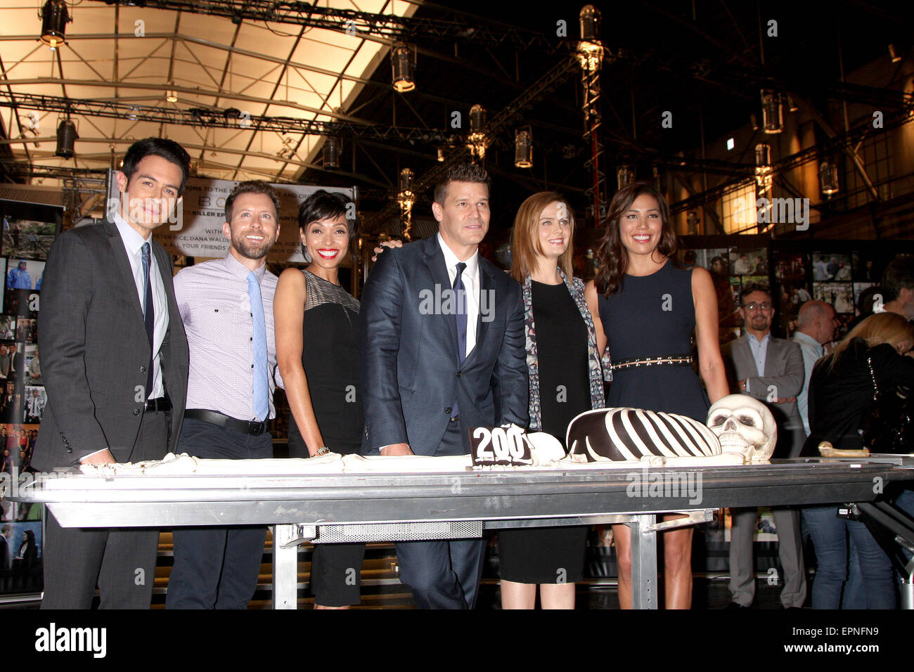 The cast and crew of FOX's hit show 'Bones' celebrate production of ...