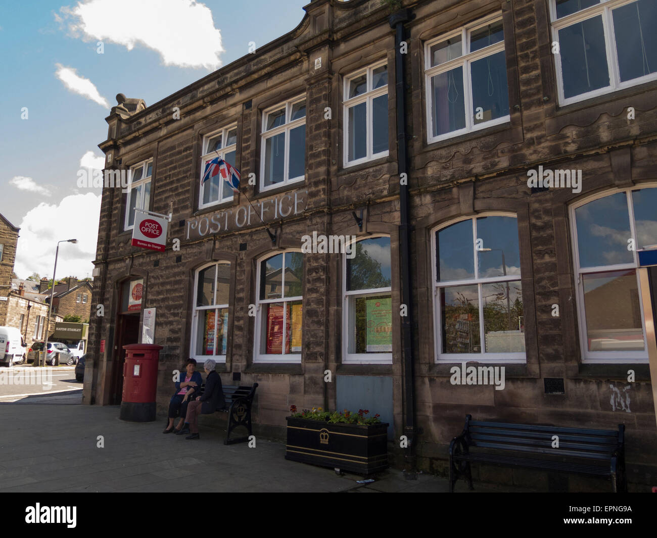 Crown square matlock derbyshire hi-res stock photography and images - Alamy