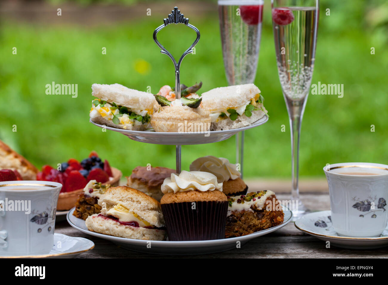 Afternoon tea hi-res stock photography and images - Alamy
