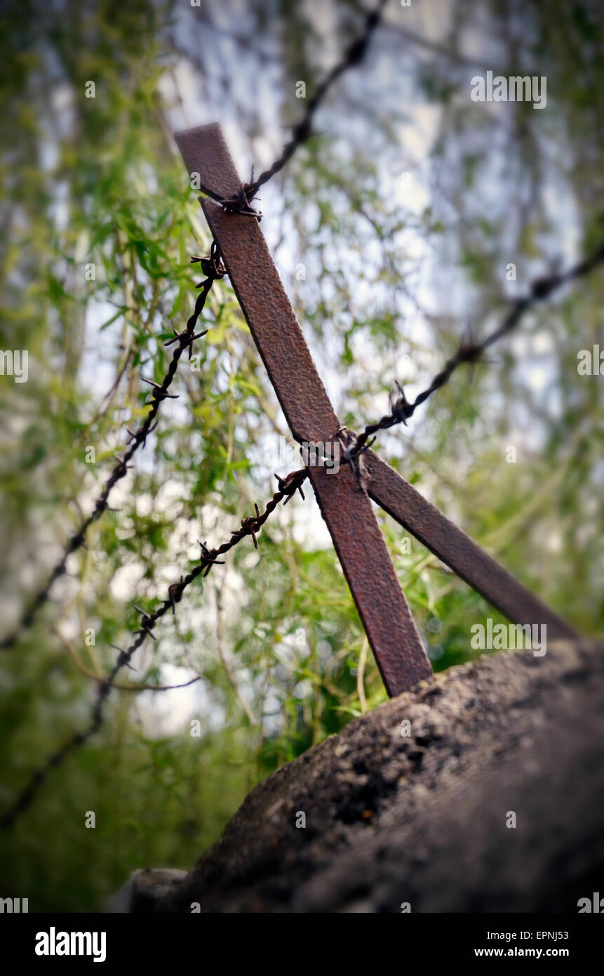 Barbed wire wall hi-res stock photography and images - Alamy